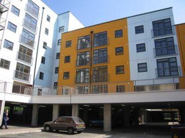 2 Bedrooms Flat for rent in Maltings Close, London E3