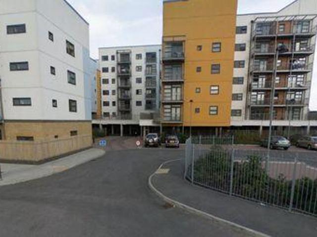 2 Bedrooms Flat for rent in Maltings Close, London E3