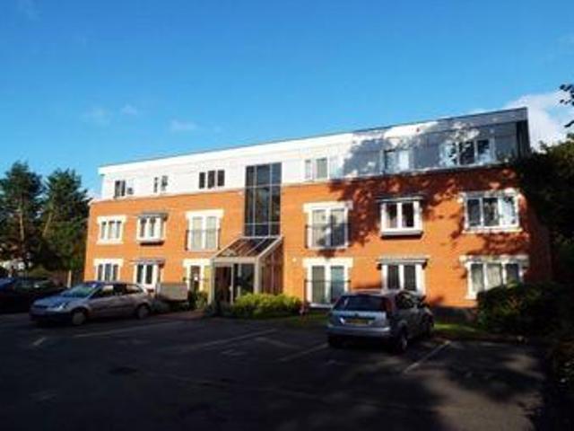 2 Bedrooms Flat for rent in Manchester Road, Chorlton Cum Hardy, Manchester M16