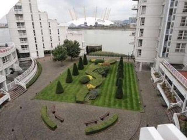 2 Bedrooms Flat for rent in Manchester Road, Docklands E14