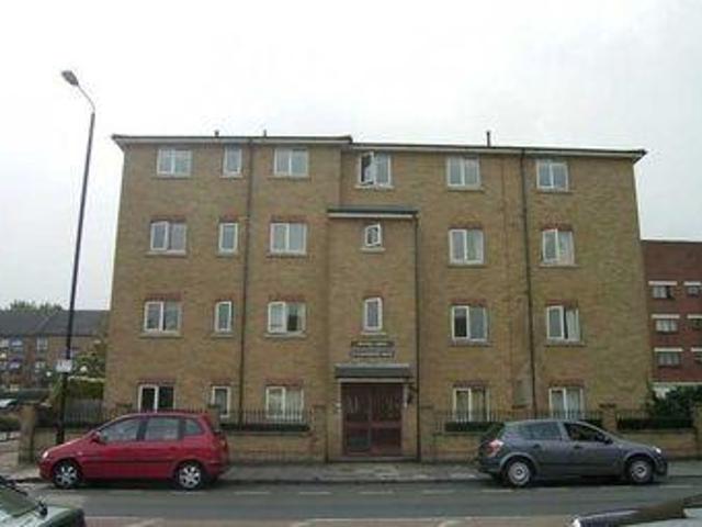 2 Bedrooms Flat for rent in Manchester Road, Docklands, London E14