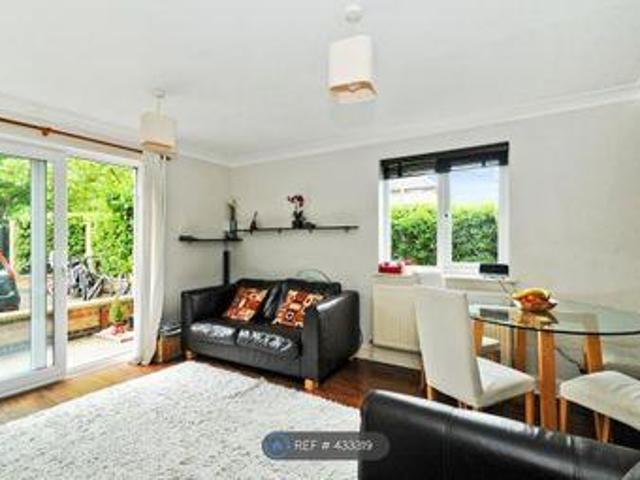 2 Bedrooms Flat for rent in Manchester Road, London E14
