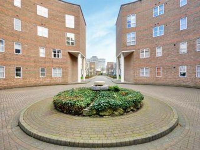 2 Bedrooms Flat for rent in Manbre Road, London W6
