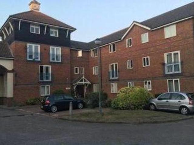 2 Bedrooms Flat for rent in Mandeville Court, Chingford E4