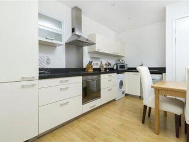 2 Bedrooms Flat for rent in Manilla Street, Canary Wharf, London E14