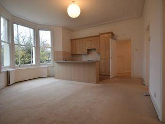 2 Bedrooms Flat for rent in Manor Avenue, London SE4