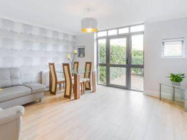 2 Bedrooms Flat for rent in Manor Gardens, Holloway N7
