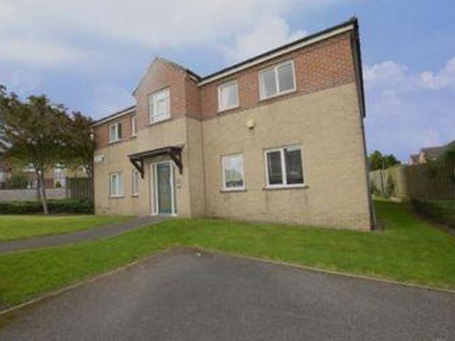 2 Bedrooms Flat for rent in Manor Oaks Gardens, Sheffield S2