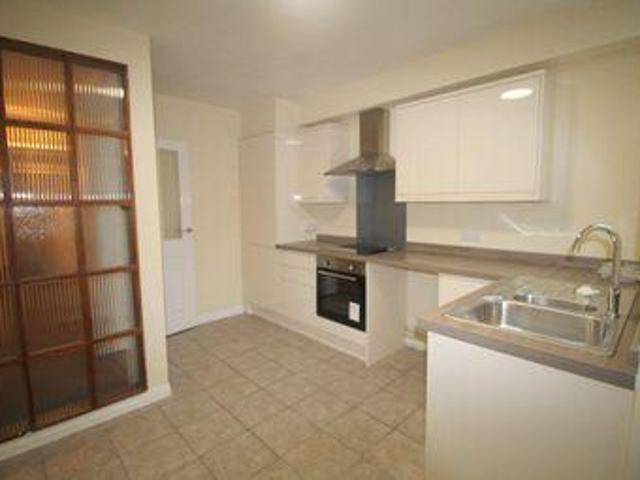 2 Bedrooms Flat for rent in Manor Lea, Worthing, West Sussex BN11