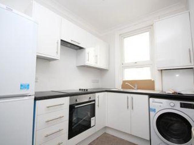 2 Bedrooms Flat for rent in Manor Park Crescent, Edgware, Middlesex HA8