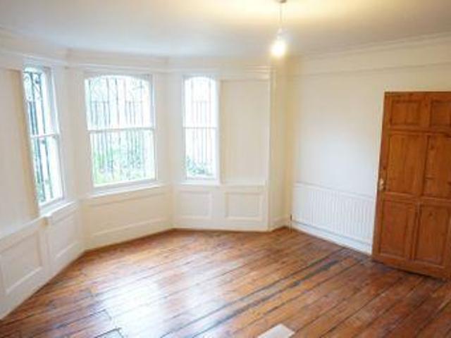 2 Bedrooms Flat for rent in Manor Park, London SE13
