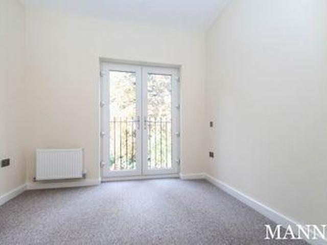 2 Bedrooms Flat for rent in Manor Road, Beckenham BR3