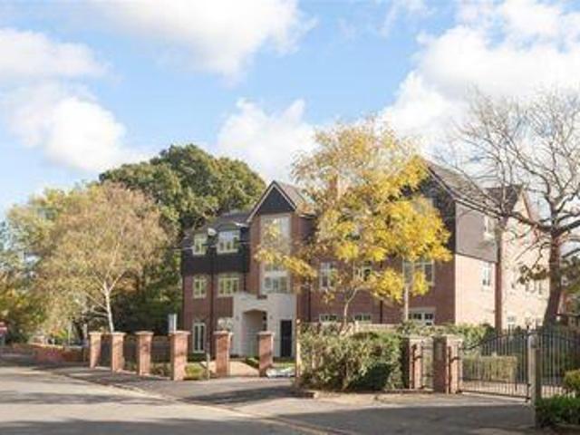 2 Bedrooms Flat for rent in Manor Road, Solihull B91