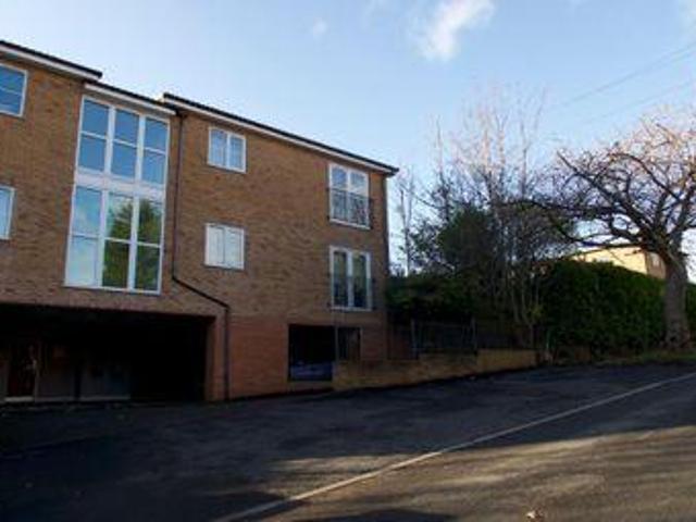 2 Bedrooms Flat for rent in Manor Rise, Stone, Staffordshire ST15