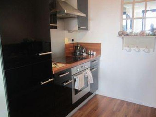 2 Bedrooms Flat for rent in Mann Island, Liverpool L3
