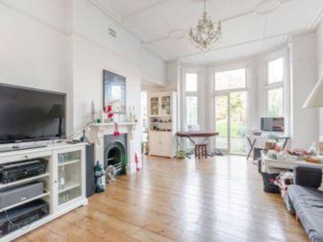 2 Bedrooms Flat for rent in Mansel Road, Wimbledon SW19