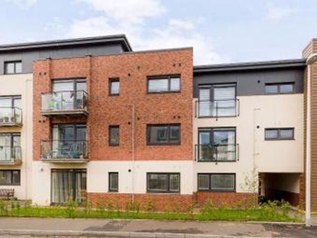 2 Bedrooms Flat for rent in Maplewood Park, Clermiston, Edinburgh EH12