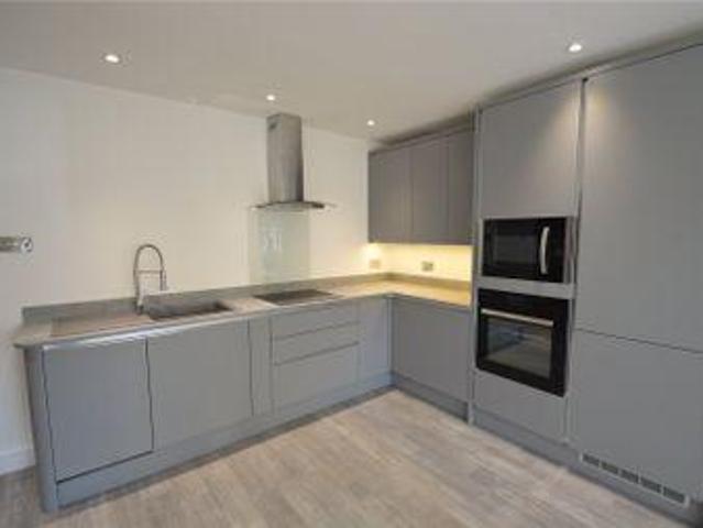 2 Bedrooms Flat for rent in Maple Court, 11 The Waldrons, Croydon CR0