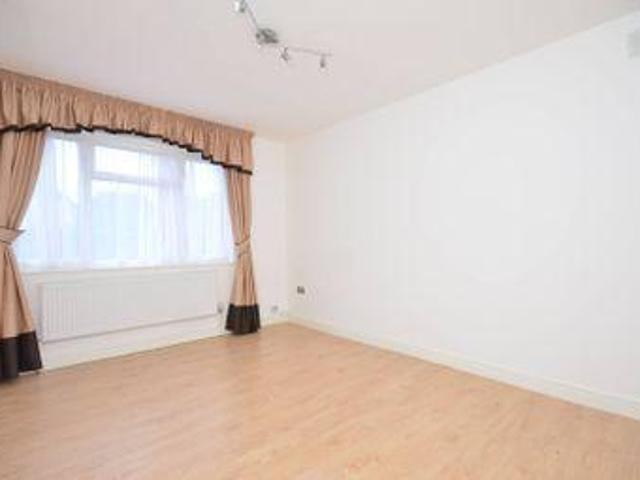 2 Bedrooms Flat for rent in Maple Court, Kingston KT1