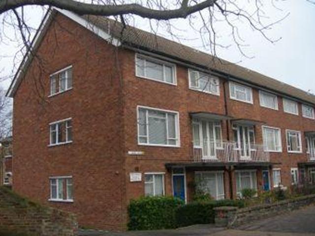 2 Bedrooms Flat for rent in Maple Road, Surbiton KT6