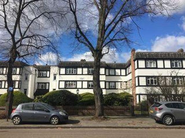 2 Bedrooms Flat for rent in Mapperley Close, Wanstead E11