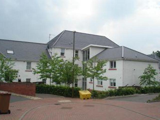 2 Bedrooms Flat for rent in Margaret Rose Drive, Fairmilehead, Edinburgh EH10