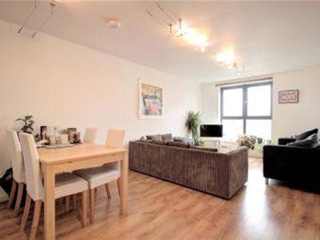 2 Bedrooms Flat for rent in Mare Street, London Fields, Hackney, London E8