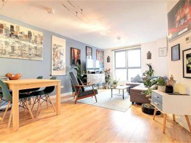 2 Bedrooms Flat for rent in Mare Street, London Fields, Hackney, London E8