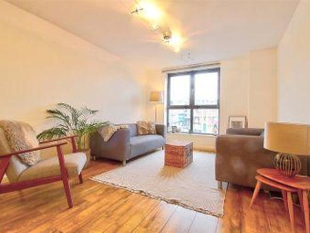 2 Bedrooms Flat for rent in Mare Street, London Fields, Hackney, London E8
