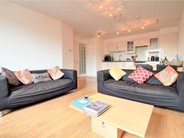 2 Bedrooms Flat for rent in Mare Street, London Fields, Hackney, London E8