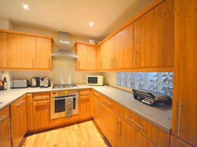 2 Bedrooms Flat for rent in Market Place, East Finchley, London N2