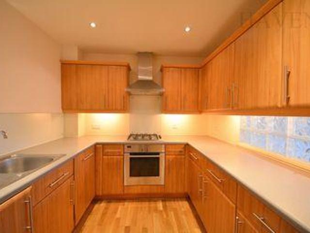 2 Bedrooms Flat for rent in Market Place, East Finchley, London N2