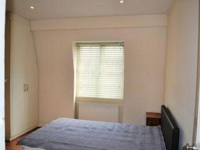 2 Bedrooms Flat for rent in Market Place, London NW11