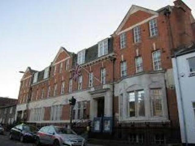 2 Bedrooms Flat for rent in Market Street, London SE18