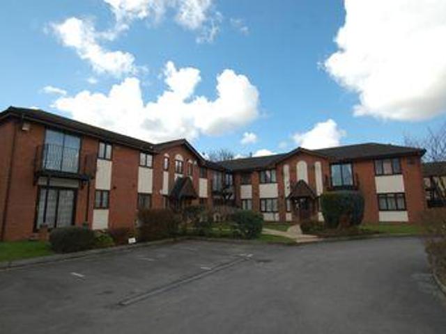 2 Bedrooms Flat for rent in Market Street, Radcliffe, Manchester M26
