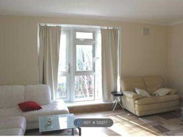 2 Bedrooms Flat for rent in Markfield House, London N15