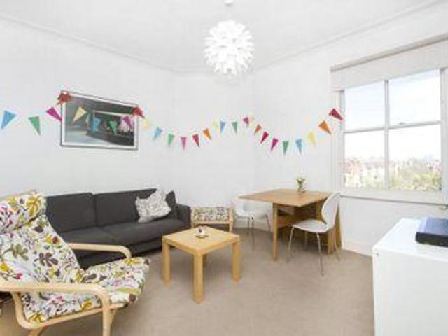2 Bedrooms Flat for rent in Marius Road, London SW17