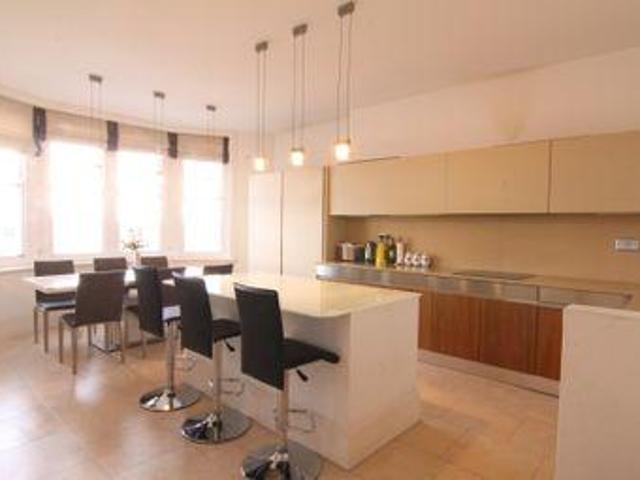 2 Bedrooms Flat for rent in Marloes Road, London W8