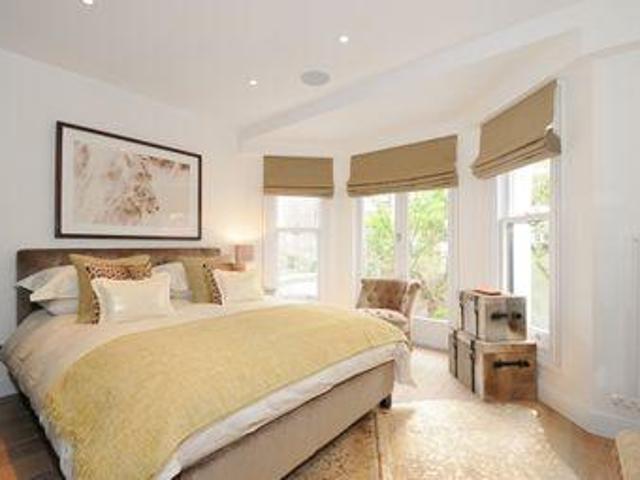 2 Bedrooms Flat for rent in Marloes Road, London W8