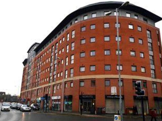 2 Bedrooms Flat for rent in Marsden Road, Bolton BL1