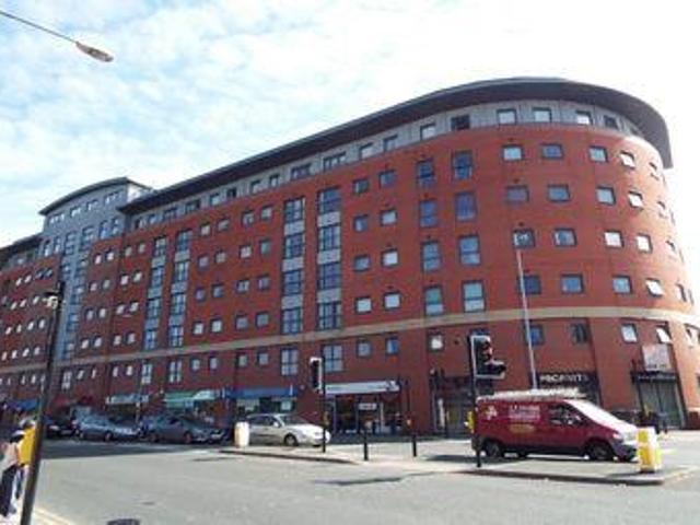 2 Bedrooms Flat for rent in Marsden Road, Bolton BL1
