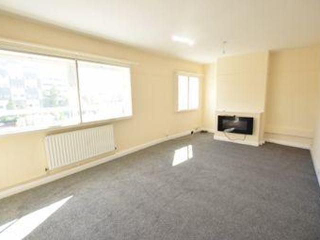 2 Bedrooms Flat for rent in Marsh Lane, Leeds LS9