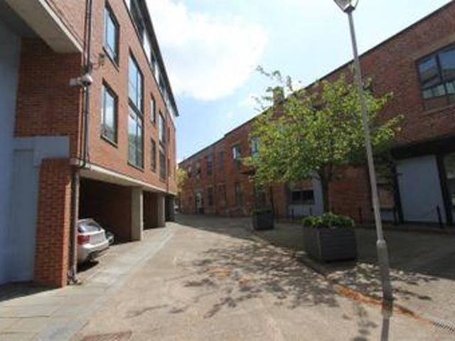 2 Bedrooms Flat for rent in Marshall Street, Leeds LS11