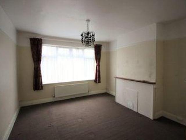 2 Bedrooms Flat for rent in Martin Way, Morden SM4