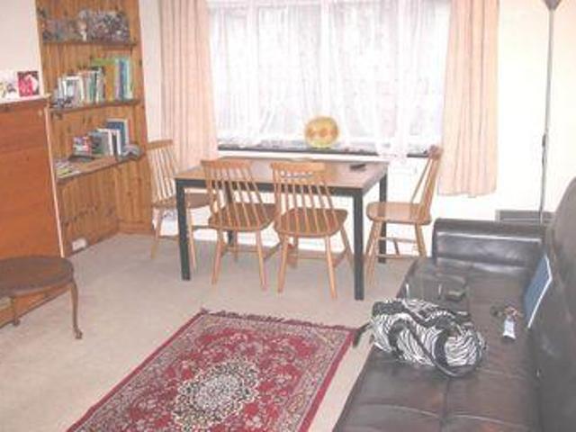2 Bedrooms Flat for rent in Martin Way, Morden SM4
