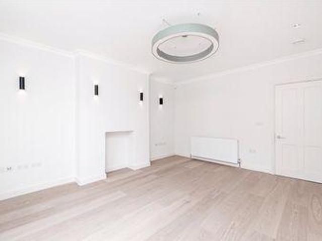 2 Bedrooms Flat for rent in Marylebone High Street, Marylebone, London W1U