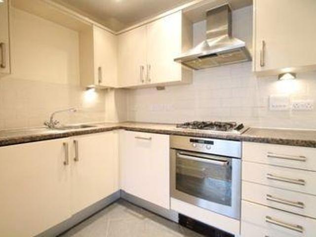 2 Bedrooms Flat for rent in Masons Hill, Bromley BR2