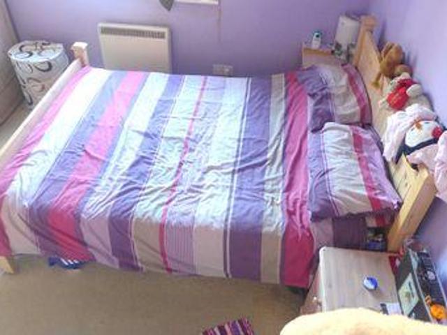 2 Bedrooms Flat for rent in Massingberd Way, London SW17