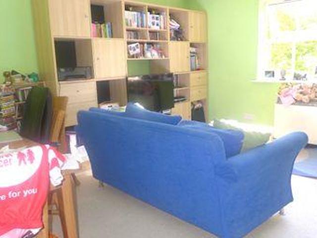 2 Bedrooms Flat for rent in Massingberd Way, London SW17