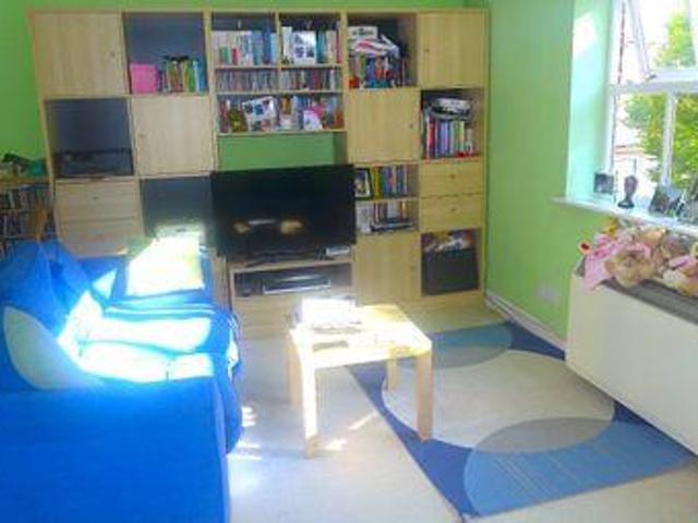 2 Bedrooms Flat for rent in Massingberd Way, London SW17